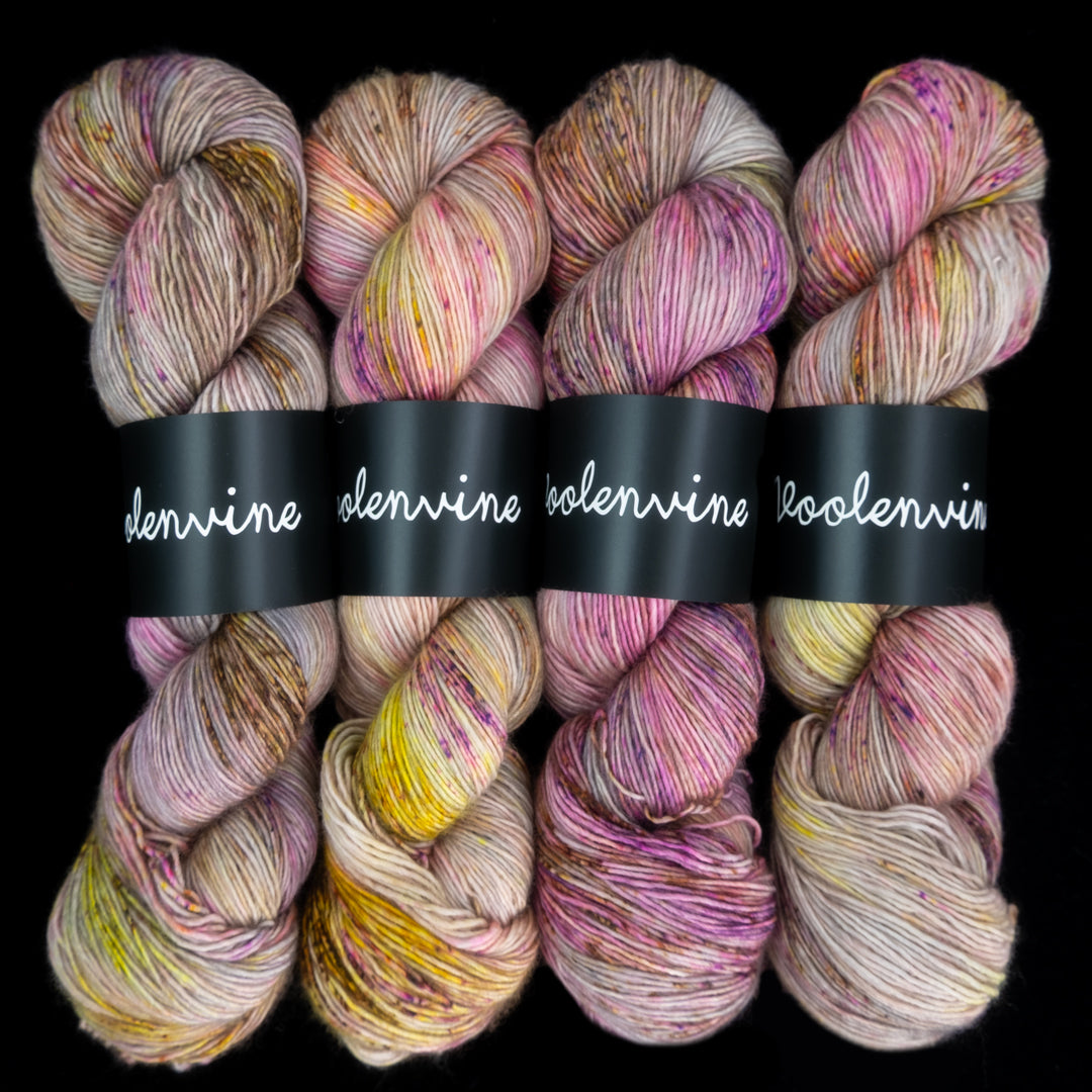 Stellar Banshee, NOUVEAU – Voolenvine Yarns
